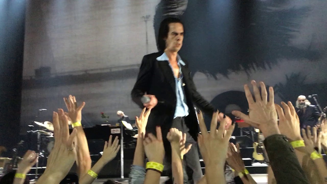 Nick Cave and the Bad Seeds - Tupelo (Prague 2017) - YouTube
