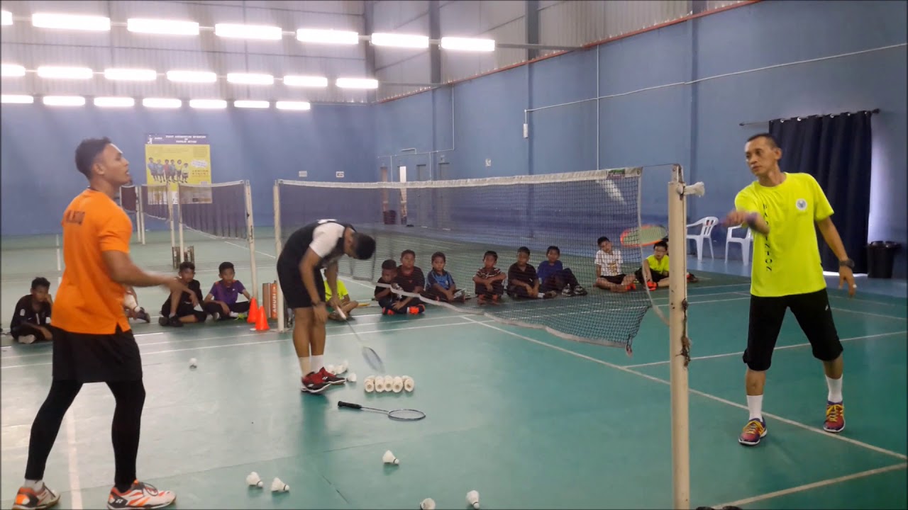 Silibus Pukulan Atas kendalian Hj Rahman Sidek - YouTube