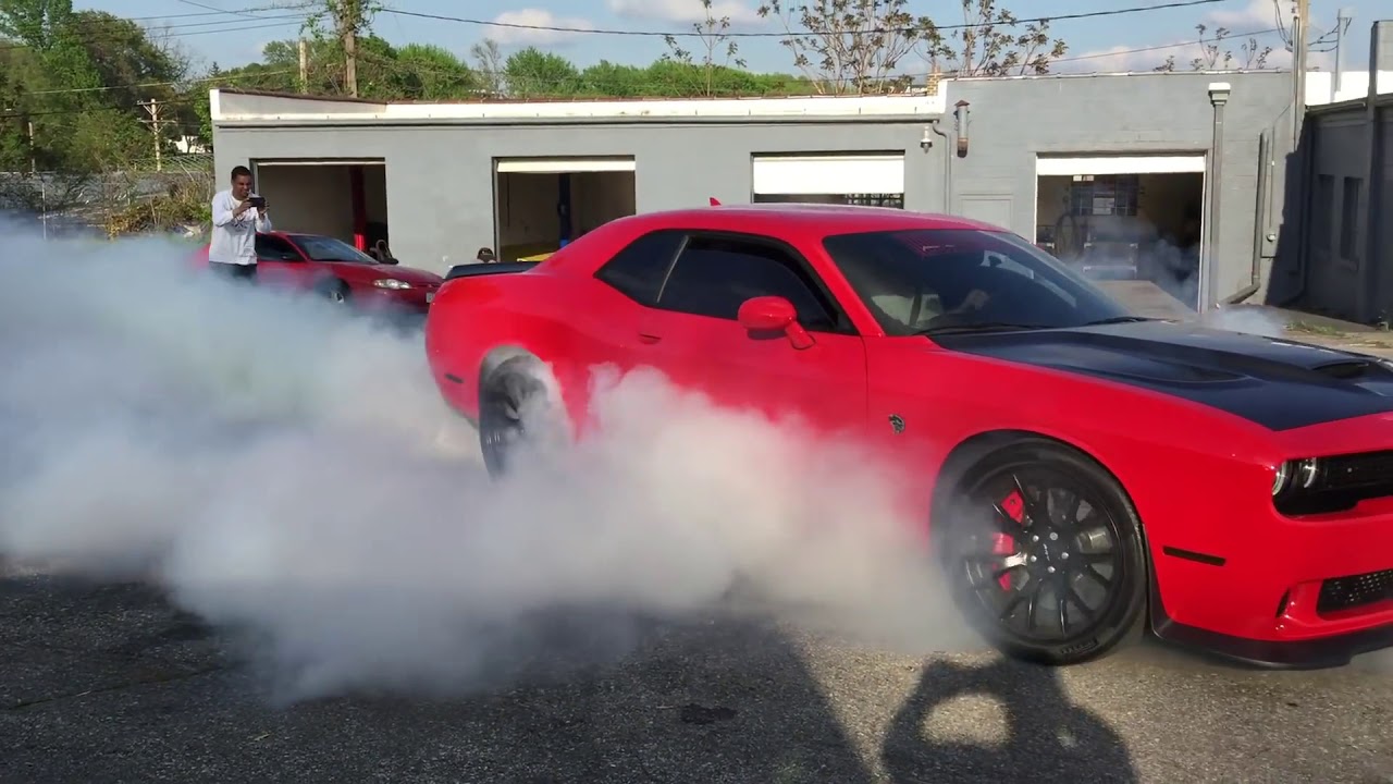 Dodge hellcat insane burnout - YouTube