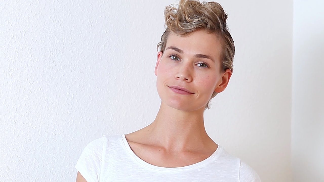 An elegant quiff with short and curly hair - YouTube