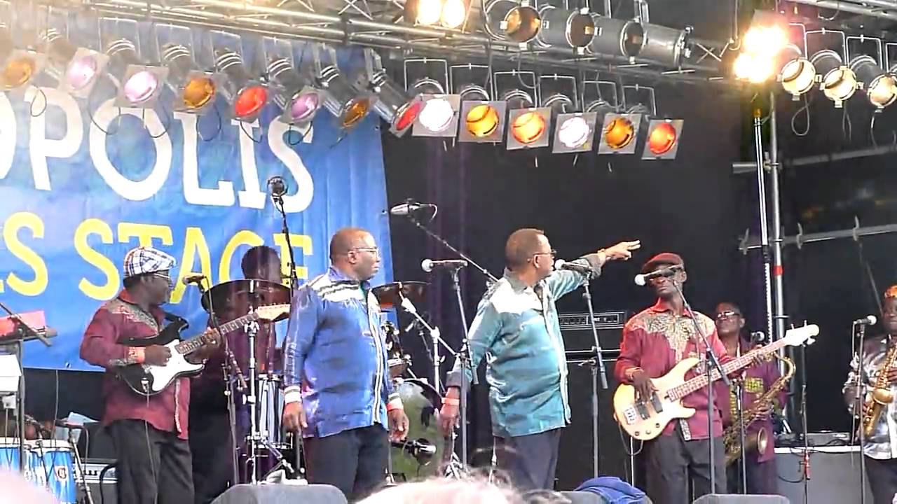 Orchestre poly-rythmo de cotonou @ Metropolis festival 04/07/2010 - YouTube
