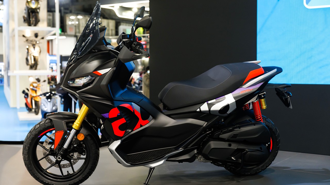 New 2026 Aprilia SR GT 400 - Motorcycle DNA in a Scooter - YouTube