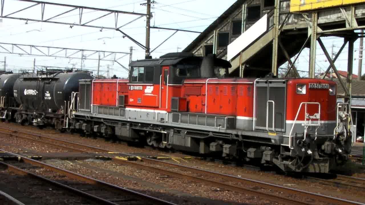 DD51-1801 セメント輸送貨物列車発車 Cement Freight train Departure - YouTube