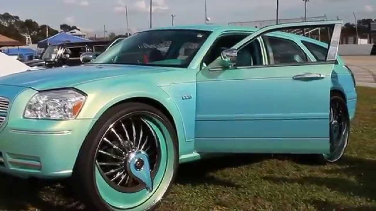 Dodge Magnum on 30" DUB Azzmackas - YouTube