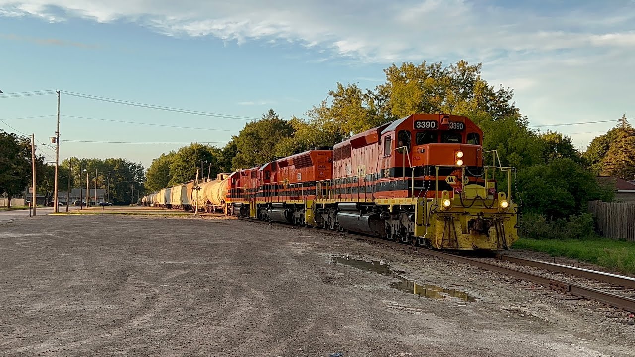 Huron Eastern 3390, 3484, & 2144 leading 703 through Bay City Michigan ...