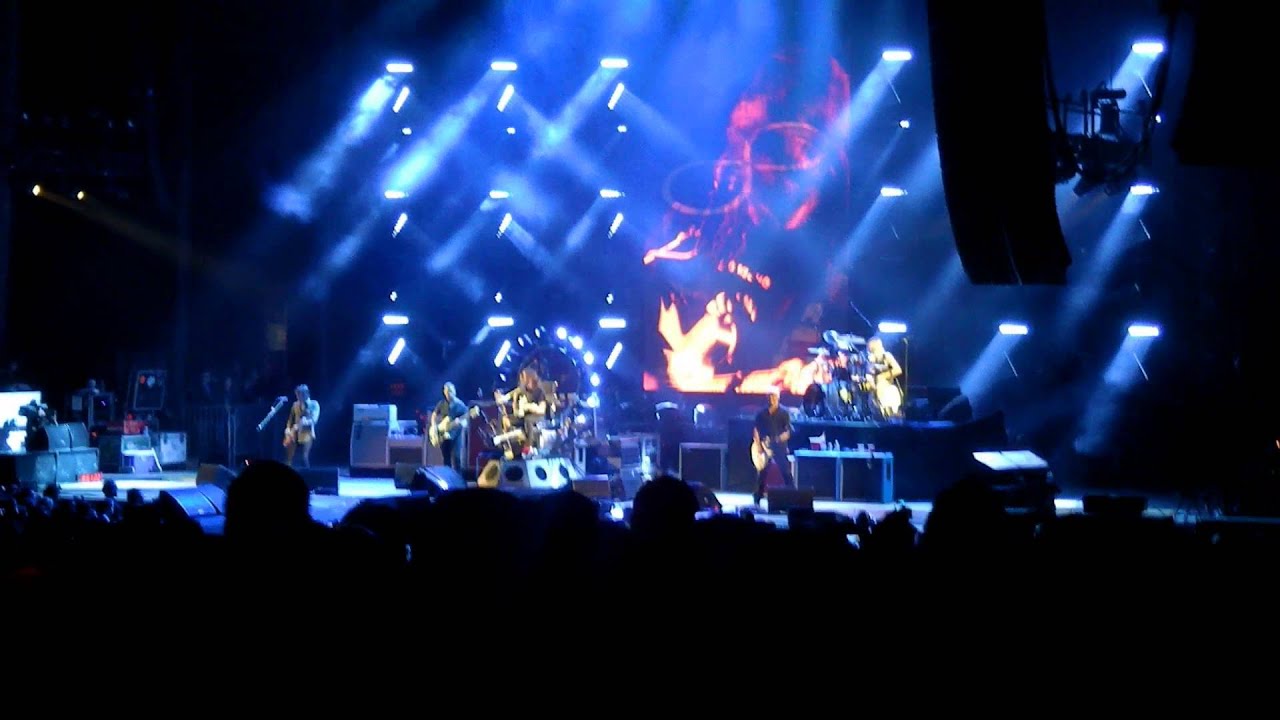 Foo Fighters - Outside - Pittsburgh - August 2015 - YouTube