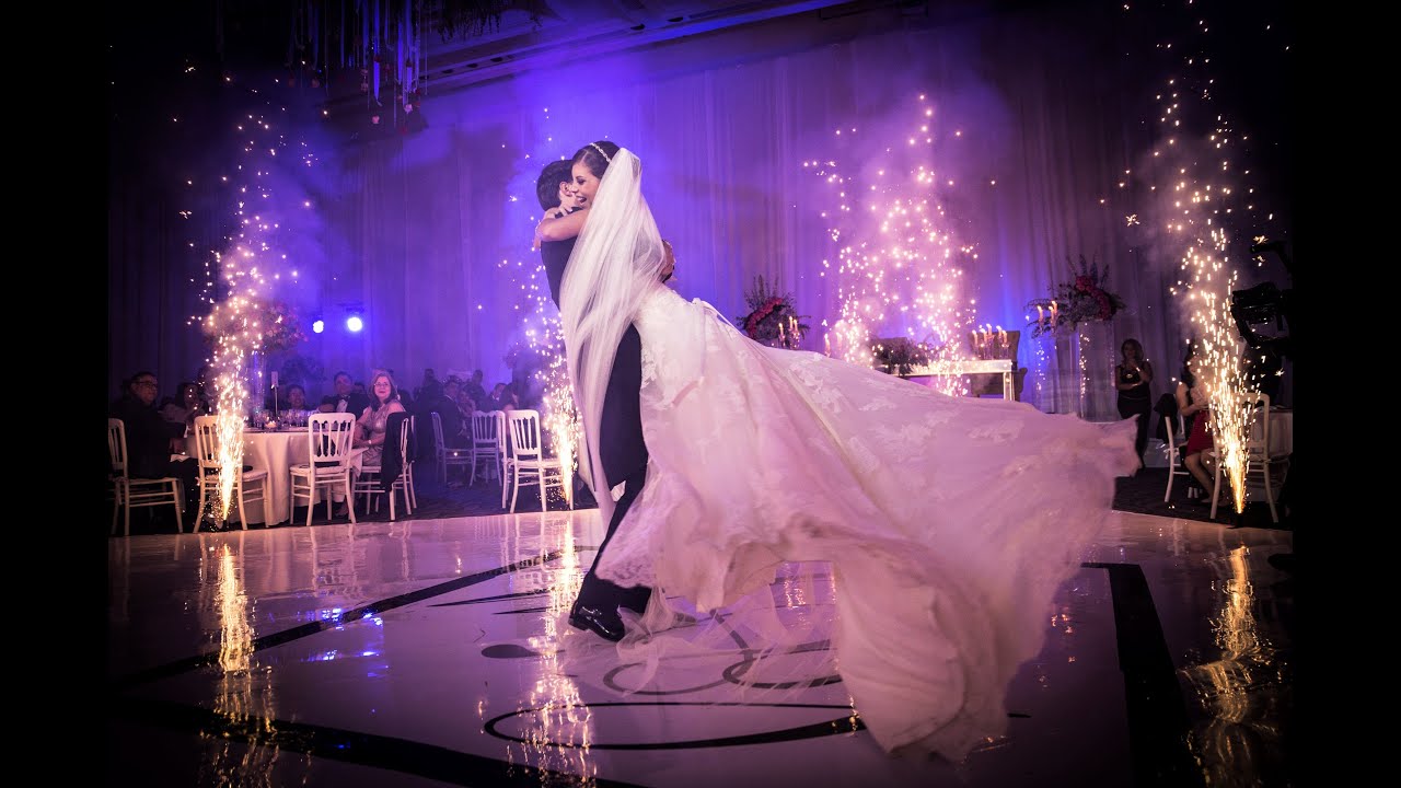 Flying Emotions - Claudia y Mario - YouTube