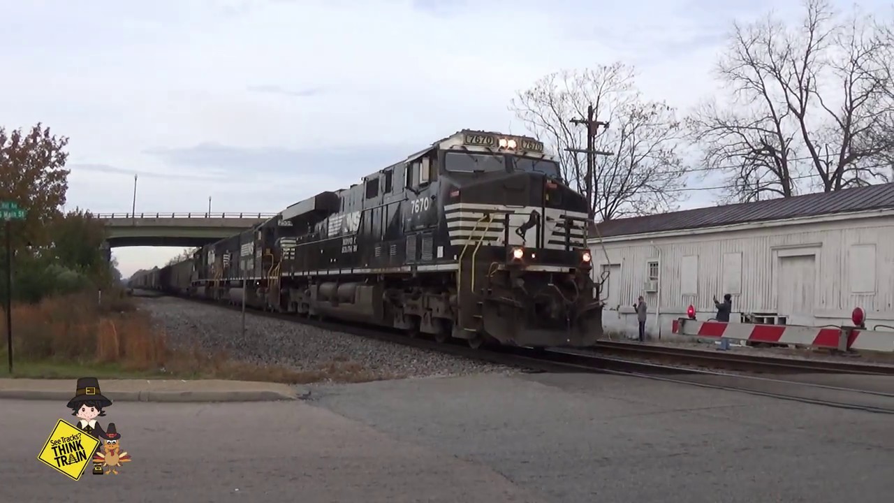 NS 7670 (GE ES40DC) leads NS 820 - YouTube