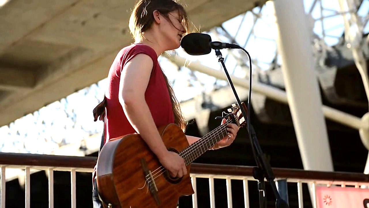 Ne me quitte pas Guitar cover - French Song - Street Performer Susana ...