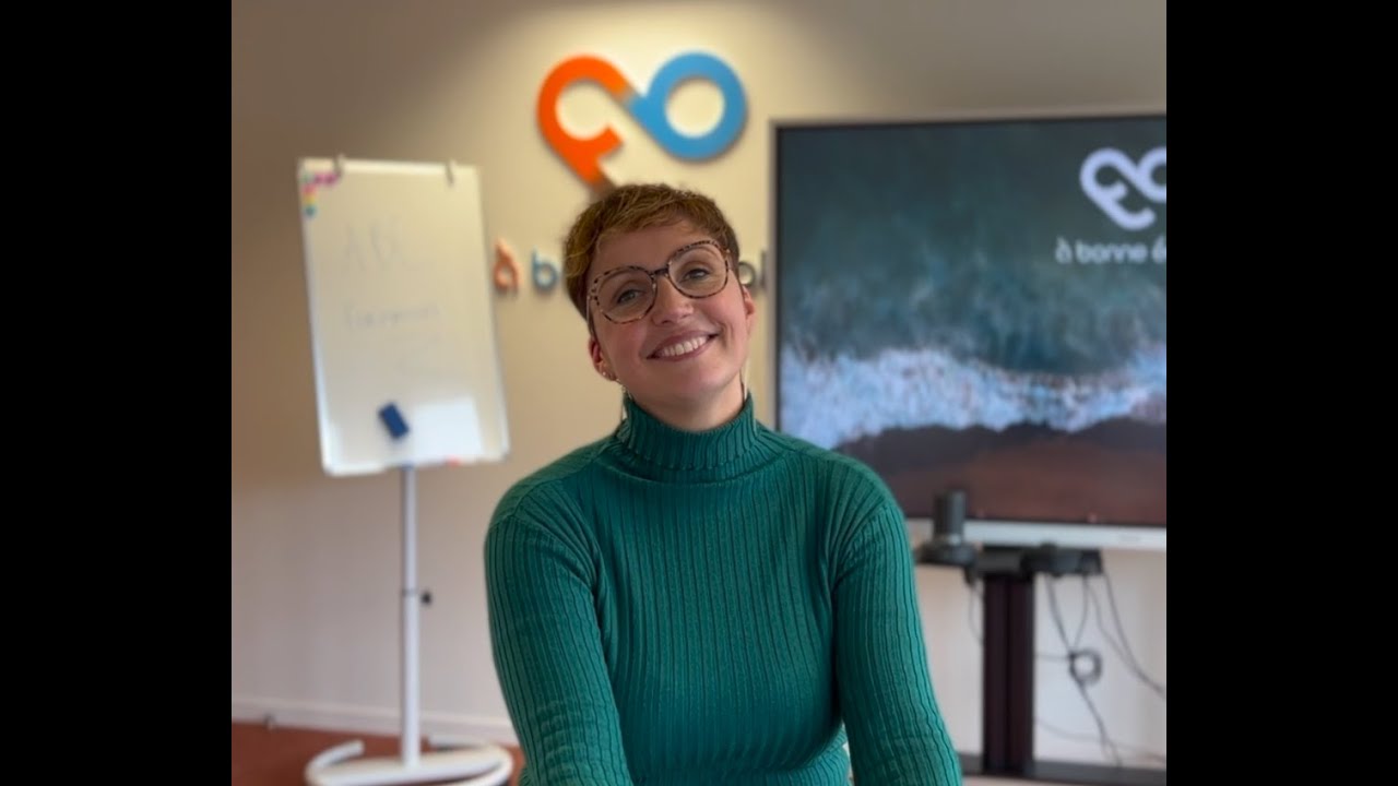 Interview Anne-Laure - YouTube