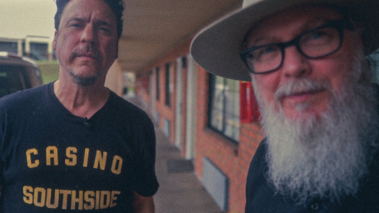 Willie Nelson has a great sense of humor! -Jesse Dayton - YouTube
