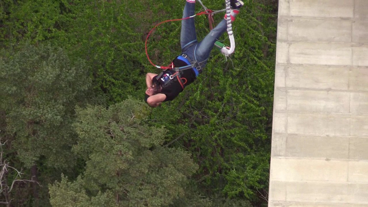 Bungee Jumping at Europabrücke 192m - YouTube