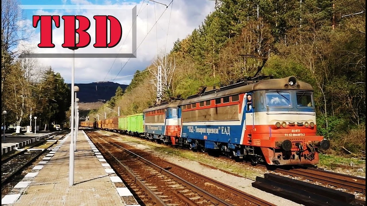 TBD Freight Train meets Fast Train Sofia - Burgas at Dolno Kamartsi Train Station in Bulgaria ...