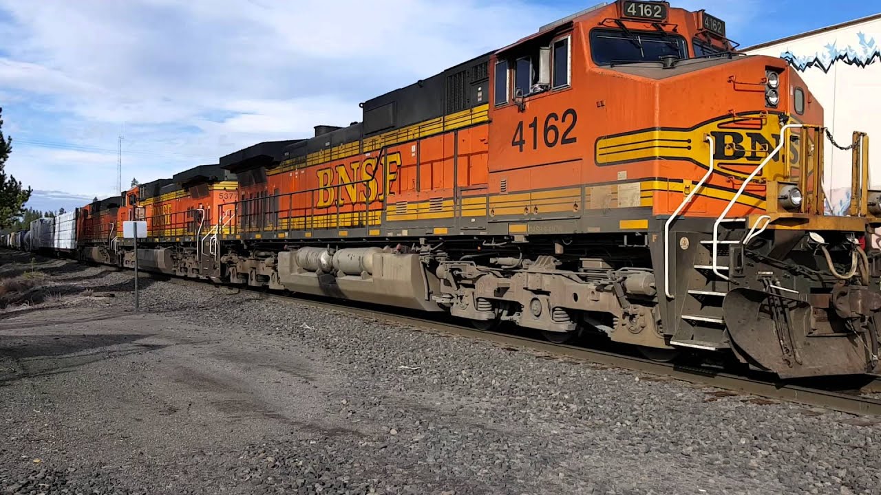 BNSF 4184 NB part 6 of 8 with 3 train meet - YouTube