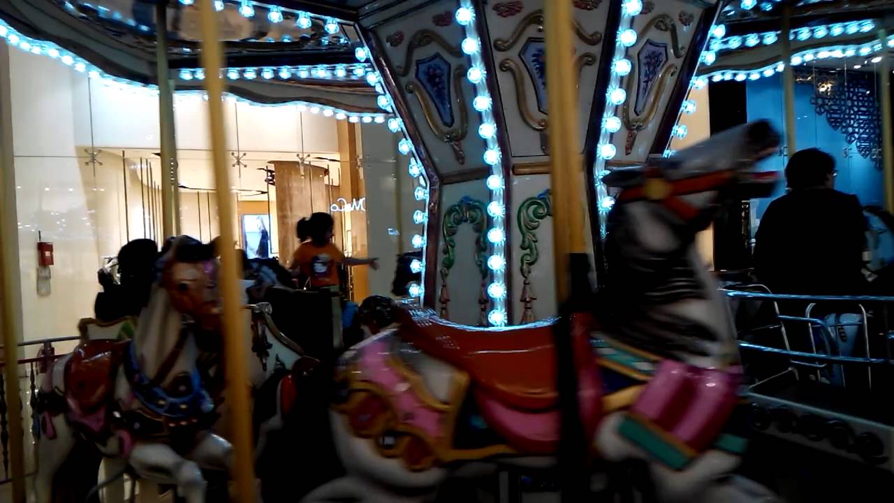 Ferris wheel ride in Dubai Mall - YouTube
