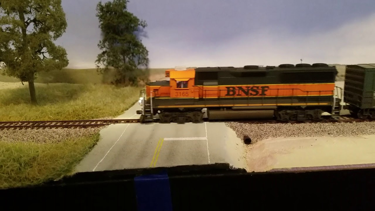 BNSF 3165 (Blue Box GP50) leads a short train near Wentworth, SD - YouTube