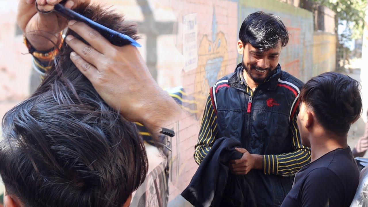 ROADSIDE Haircut From Street Barber | Indian Street Barber - YouTube