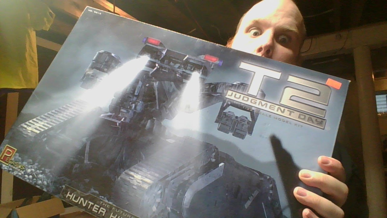 Pegasus Hobbies Terminator 2 Hunter Killer Tank 1/32 Model Kit Live ...