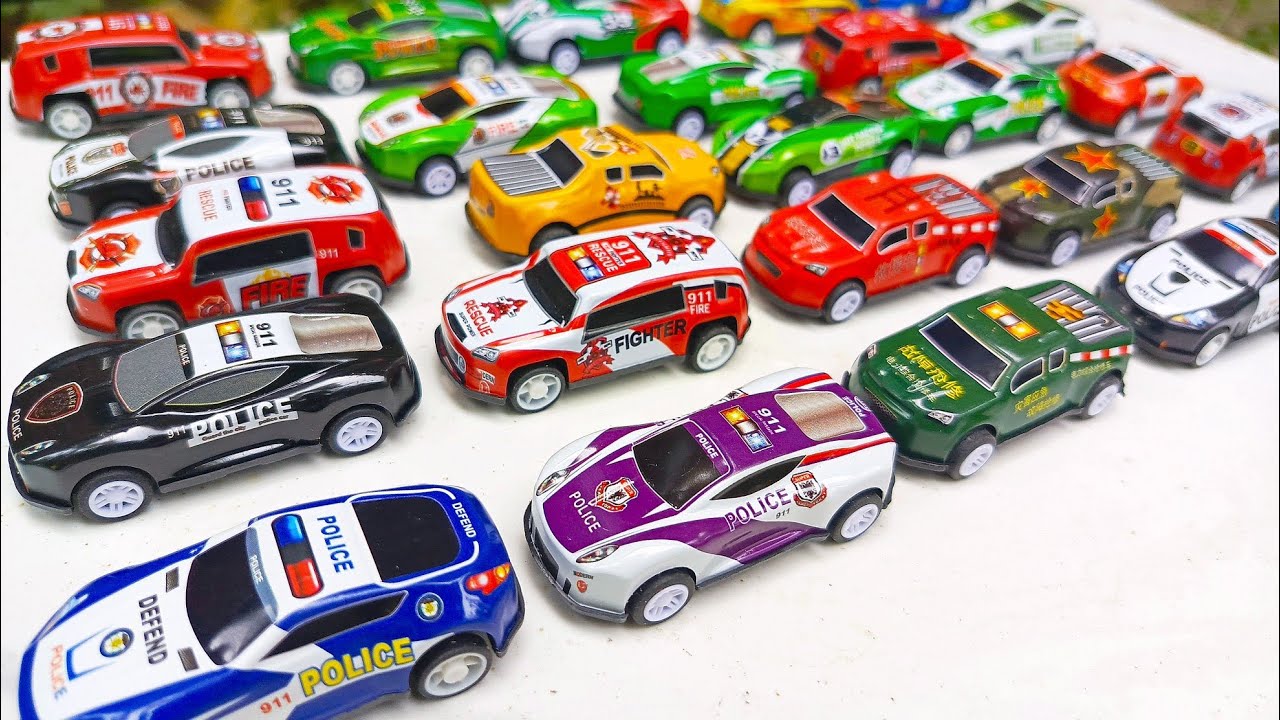 Mengumpulkan Mainan Mobil mobilan. Mobil Balap, Polisi, Avanza, Rush ...