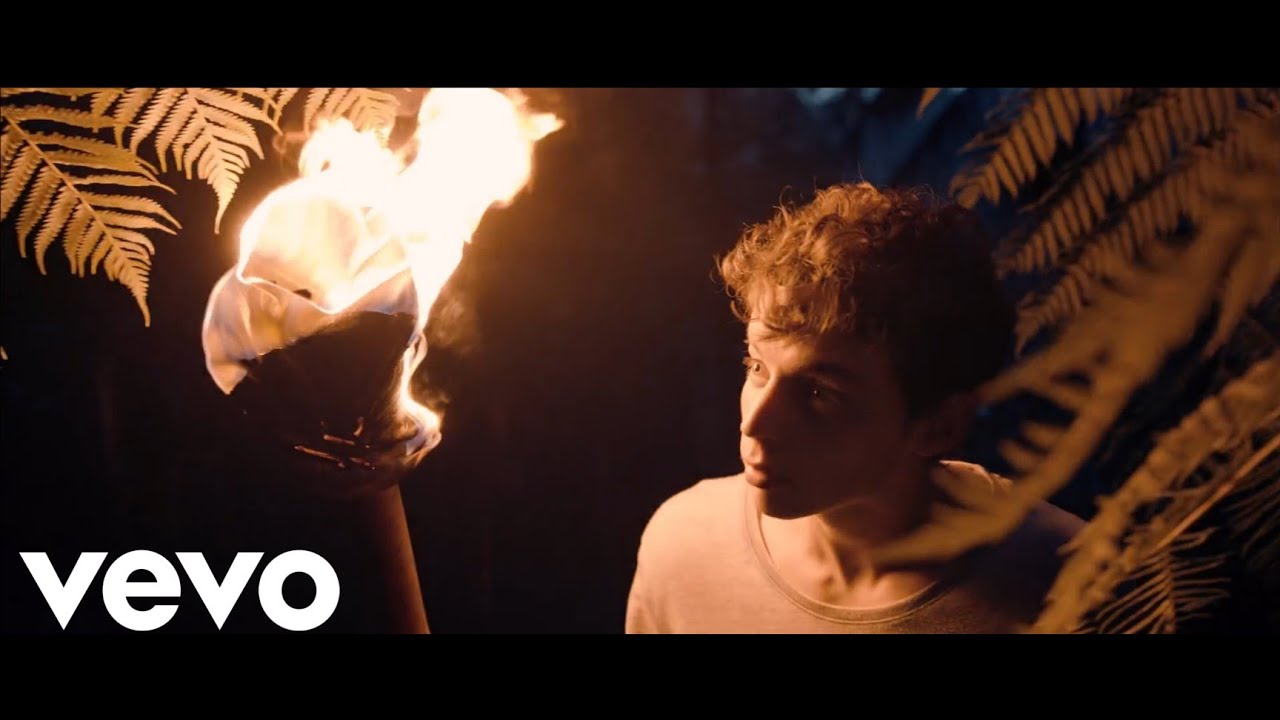 Searnix - Stardust (Music Video) - YouTube