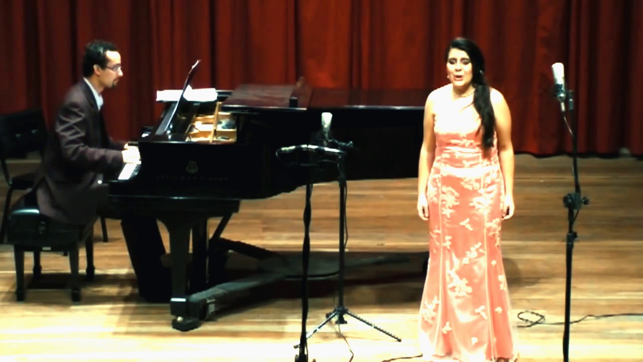 Cynthia Barcelos (soprano) - G. Puccini "Signore, ascolta" - YouTube