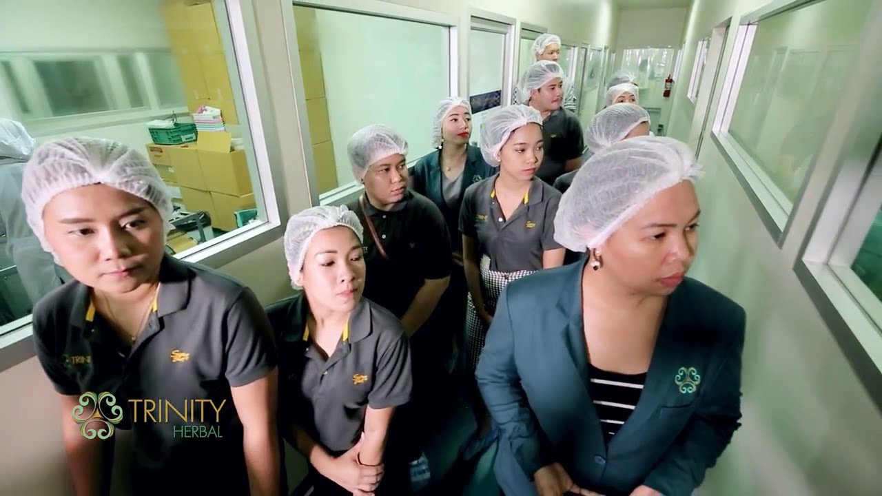 ยาน้ำสมุนไพร ธนทร ผู้บริหาร Trinity Herbal เยี่ยมชมโรงงานหมอจอย - YouTube