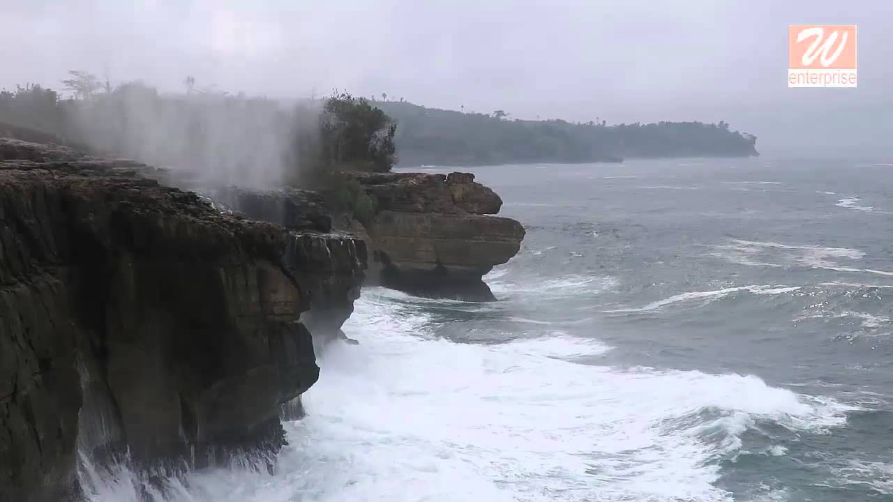 Massive wave hit the sea cliff - YouTube
