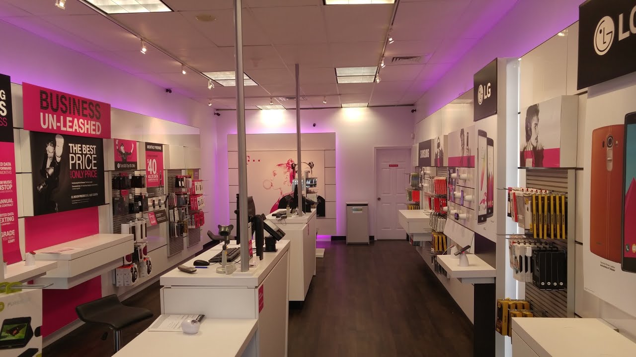 Watch a T-mobile store built in 30 seconds! - YouTube