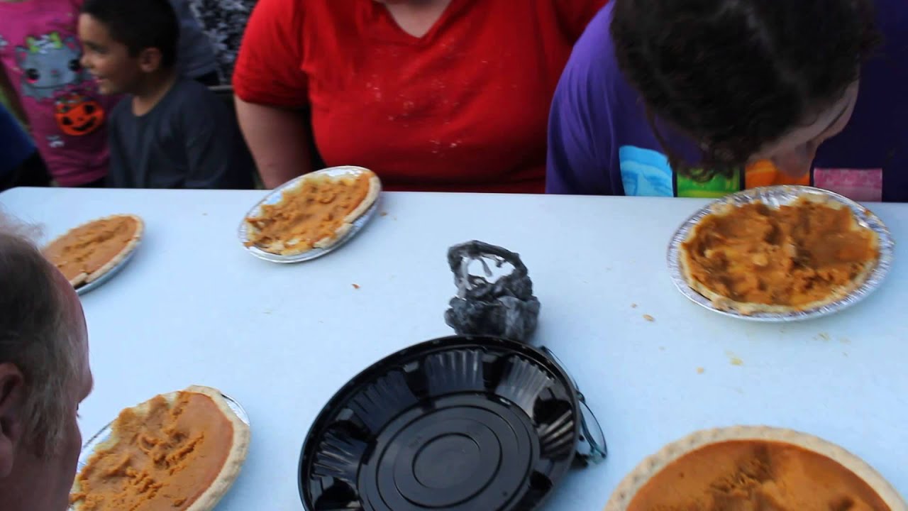 Faith Apostolic Church Pumpkin Pie Eating Contest 2013 - YouTube