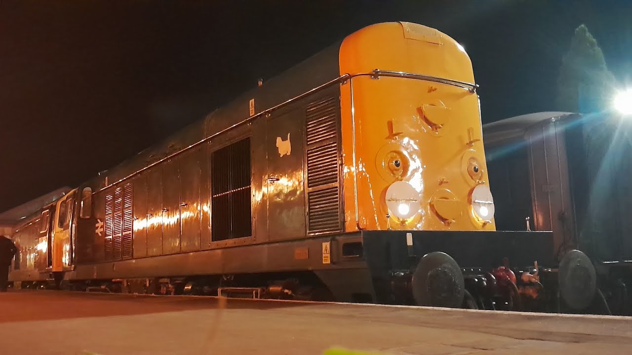 20048 & 20205 departs Kidderminster working loco move to Diesel Depot ...