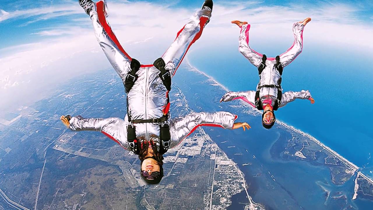 Sports free fall parachute jump - YouTube