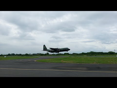 Hercules C180 TNI AU taxiing and takeoff runway 26 - YouTube