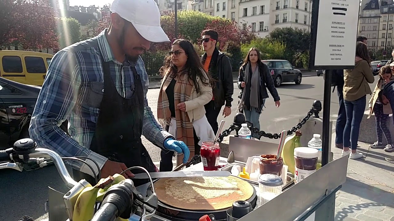 How to Make a Crêpe (on the streets of Paris) - YouTube