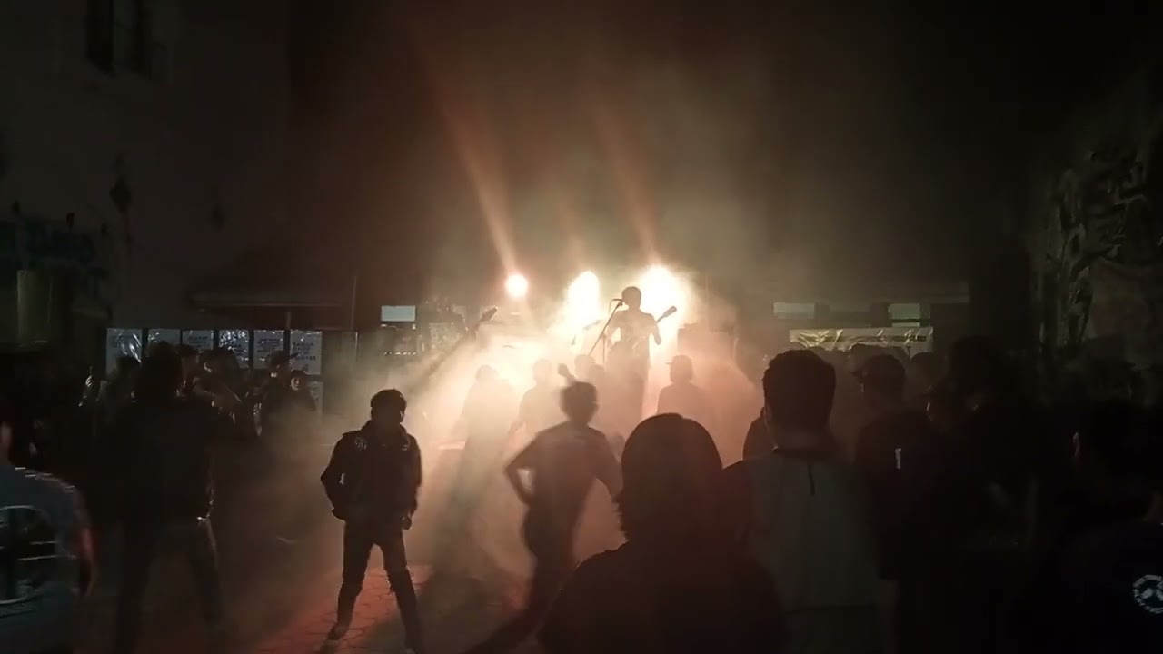 DOMESTICRUST live at Dago Elos #domesticrust #dagomelawan #punk - YouTube