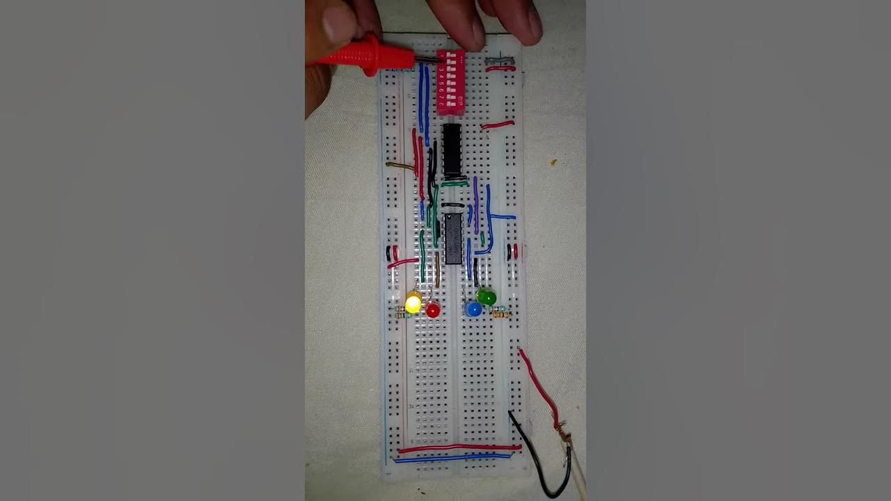 PRÁCTICA 13_DECODIFICADOR 2X4 - YouTube