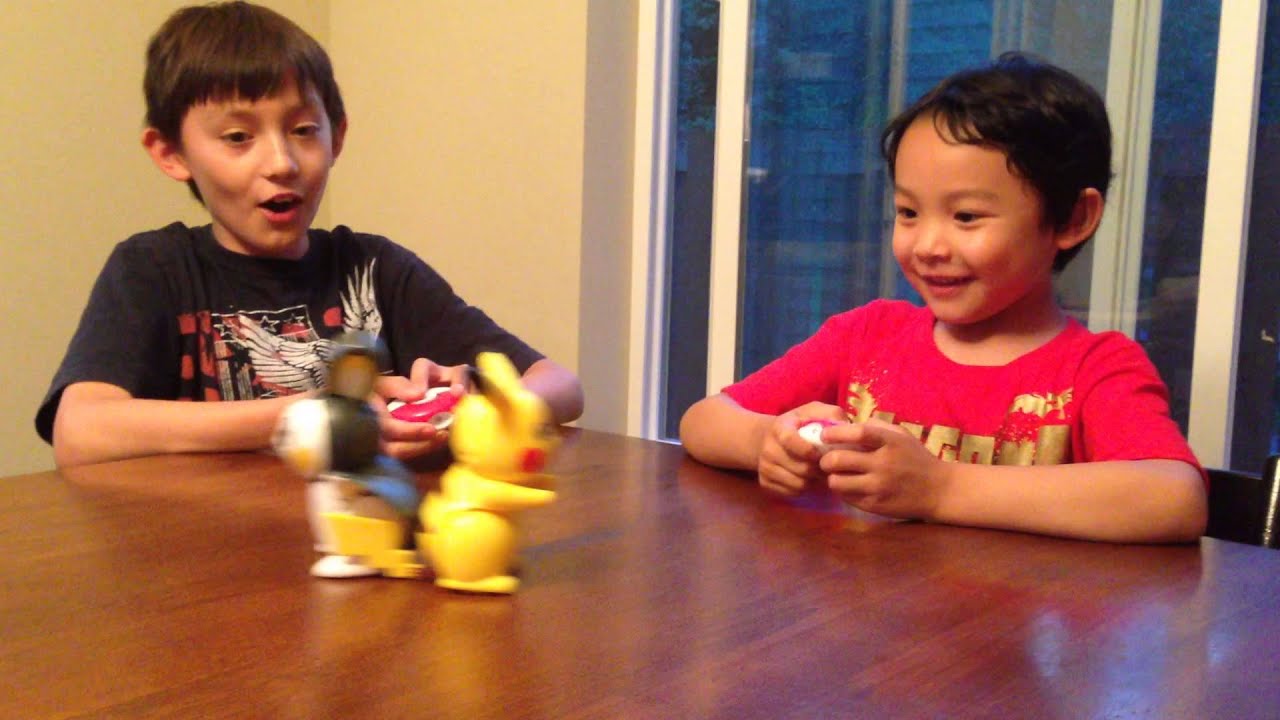 Hiro & Nathan: Pokemon Pikachu vs. Emolga - YouTube