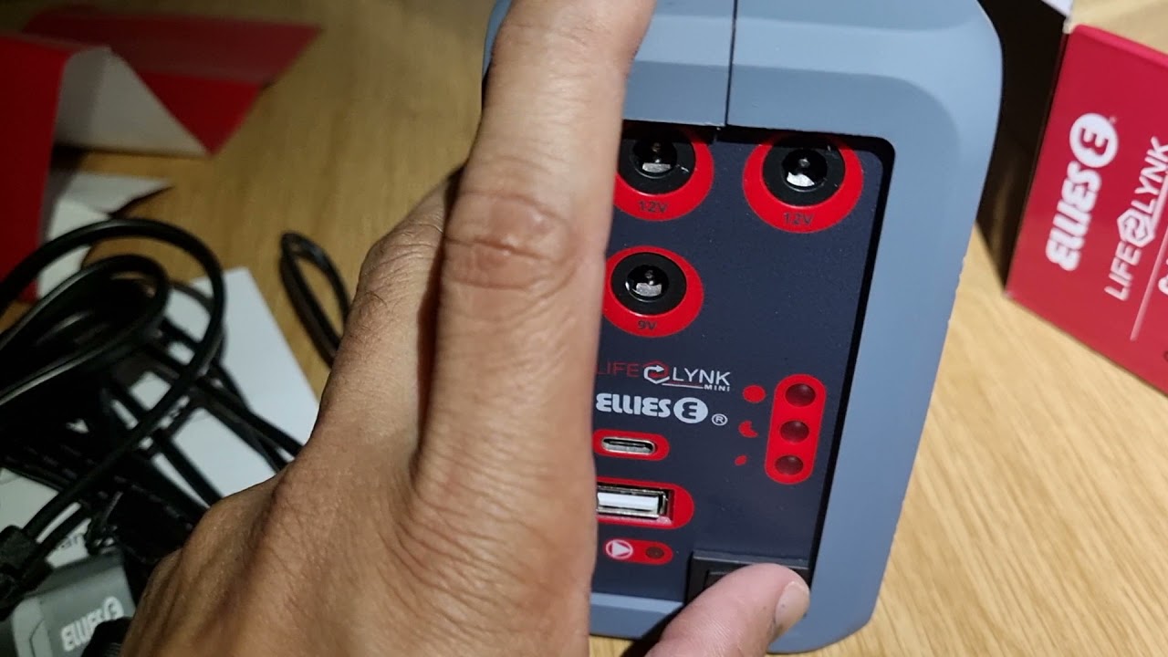 unboxing Ellie's Mini cube power pack - YouTube