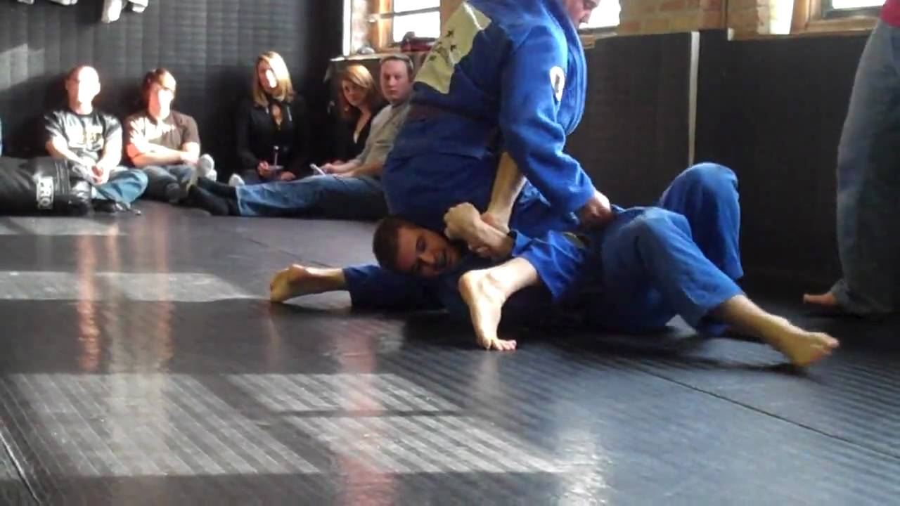 Kyle Berger v. Mike Bruschuk (Valko BJJ Holiday Tournament 2009) - YouTube