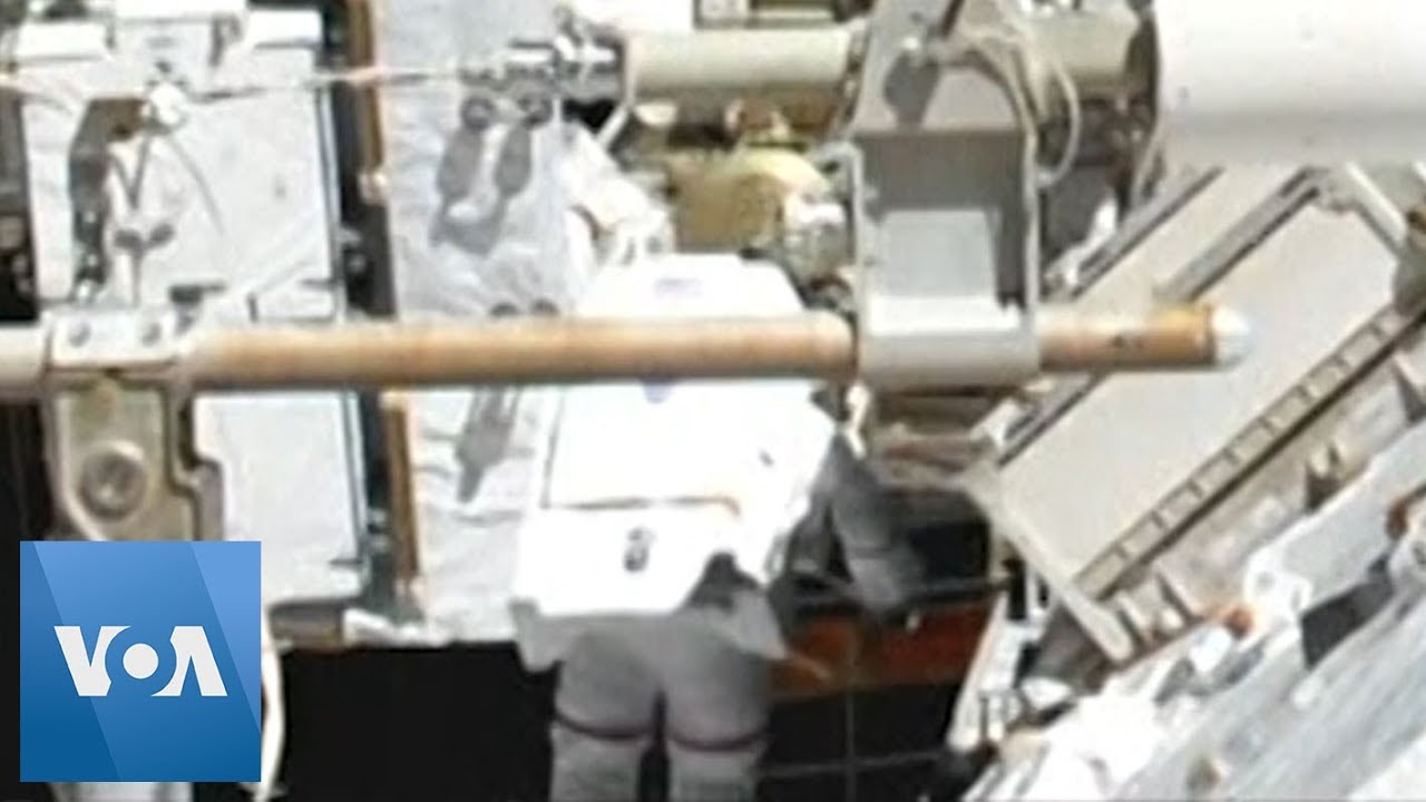 Spacewalking Astronauts Perform Repairs at International Space Station ...