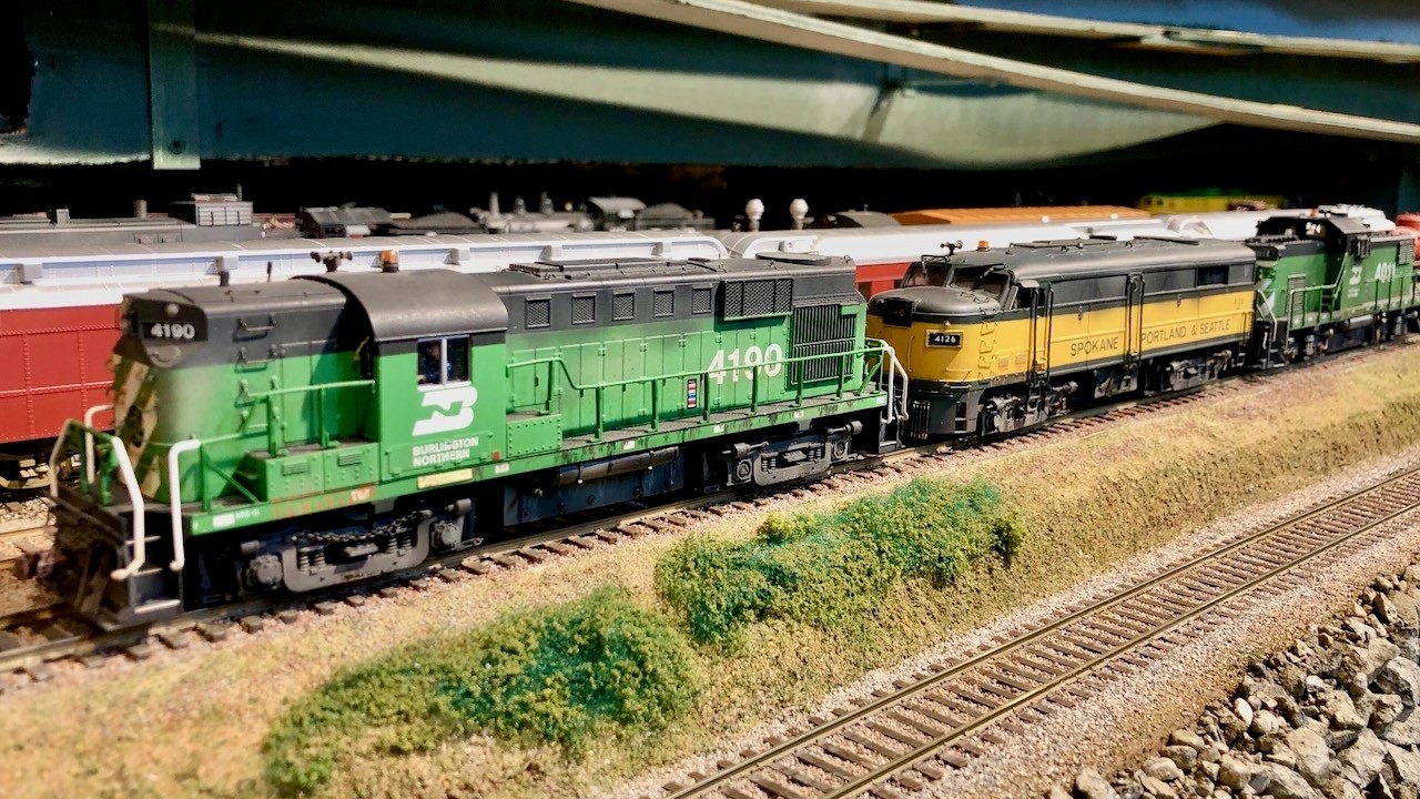 Part 107 - Trio of HO BN Alco's, work train and construction update # ...
