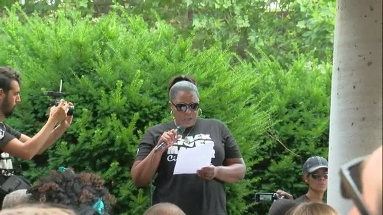 Cincinnati Black Lives Matter Rally speaker reads a letter from Tamir ...