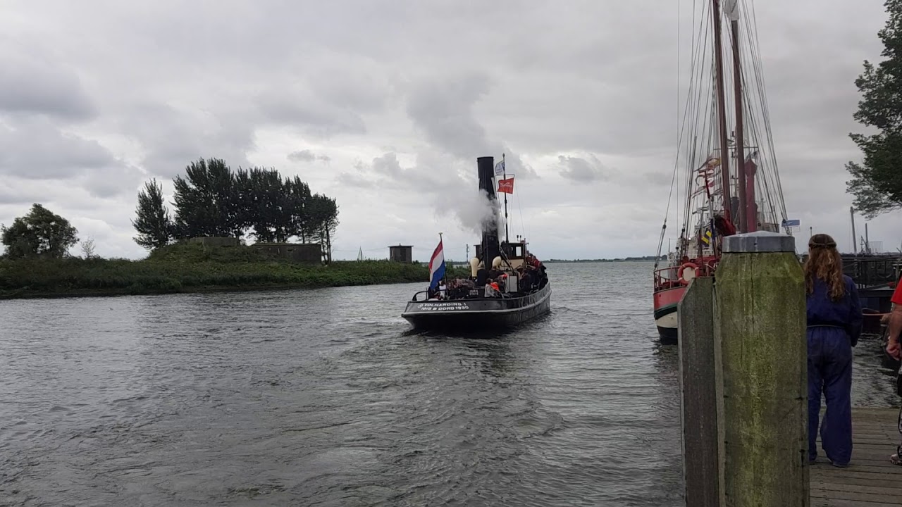 Stoomsleepboot Volharding 1 - YouTube