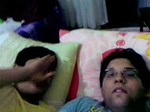 biri bizi dikizliyor