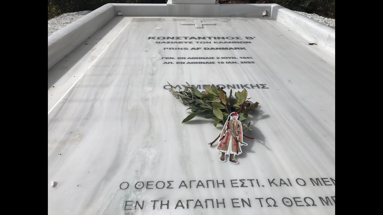 ΤΑΤΟΙ ΣΗΜΕΡΑ: Ο Βάσος Μαυροβουνιώτης πάνω στον τάφο του Τ Βασιλιά ...