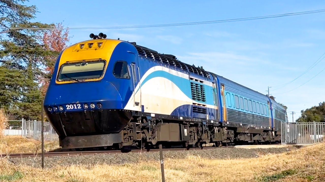 Australian Trains - Central West XPT & Ballast Service at Wellington ...