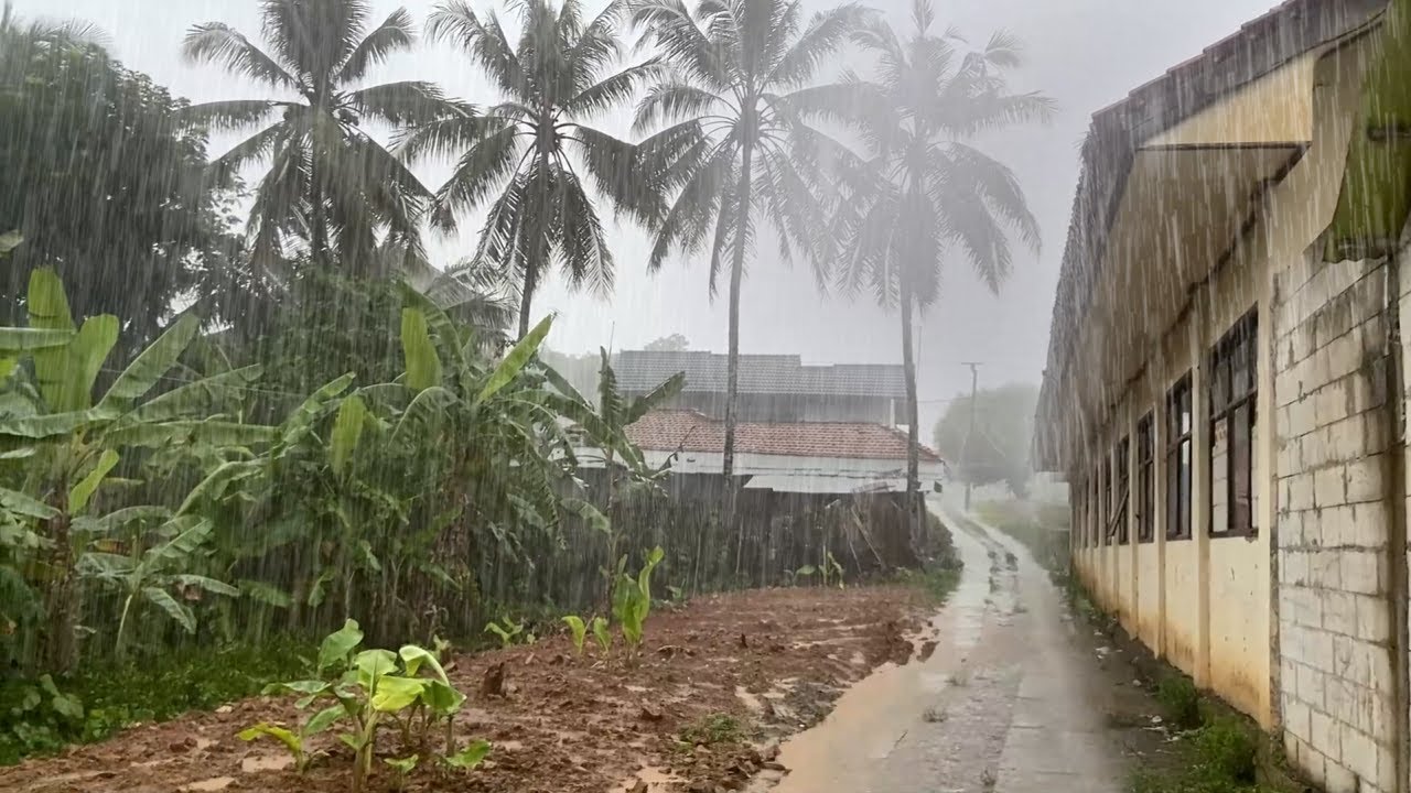 Storm Big Wind and Thunder Water overflowed flood in the scary Red soil ...