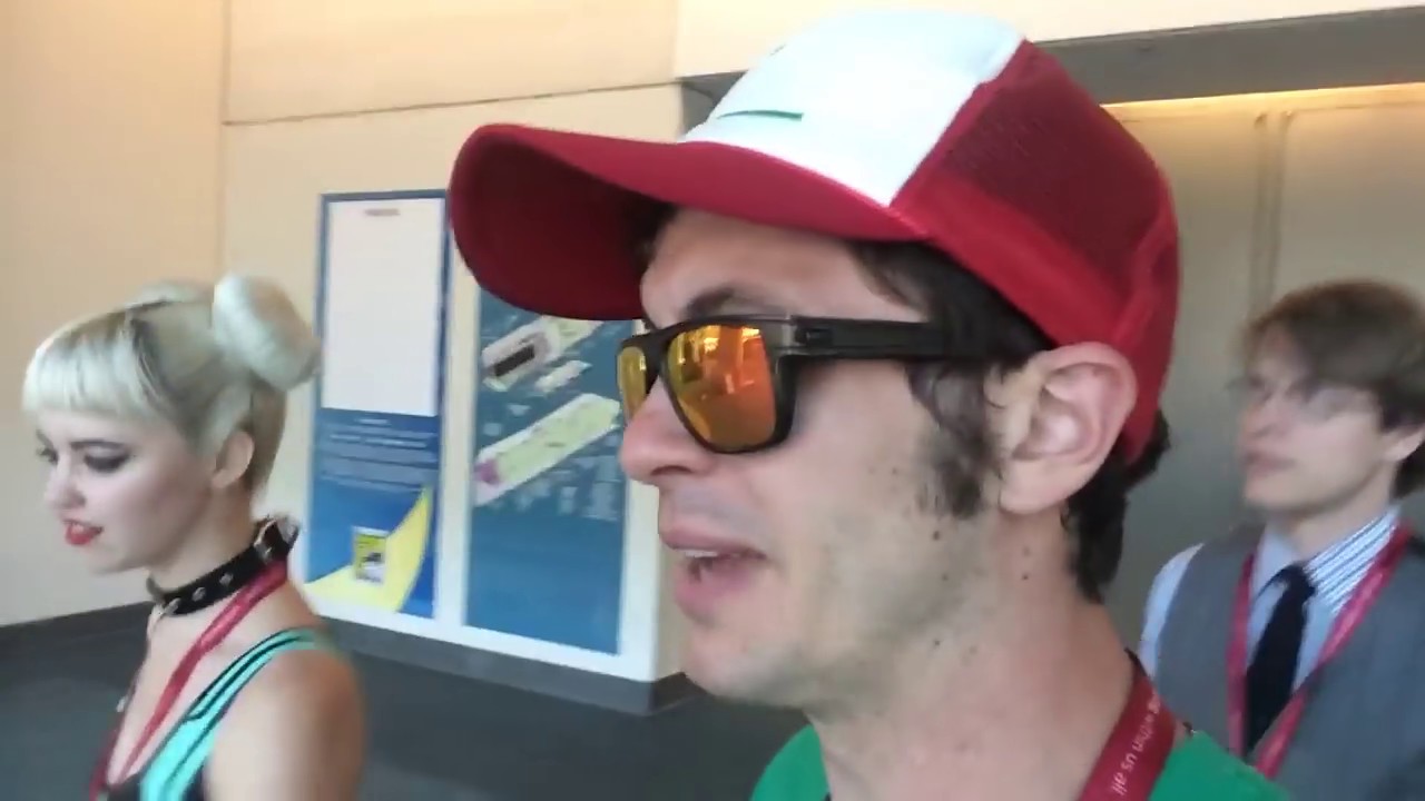 HOT BOOTH BABES AT COMIC CON 2014 - YouTube