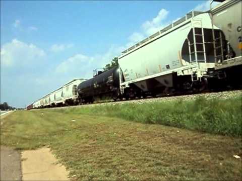 CSX 810 leads CSX Q679 w/ a variety in Fairburn, GA - YouTube