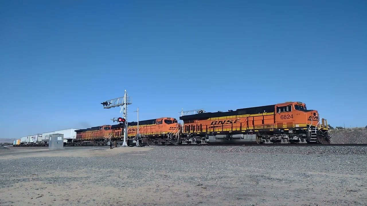 WB BNSF Intermodal/Spine Cars Train In Hodge Ca! #bigbossrailfanner - YouTube