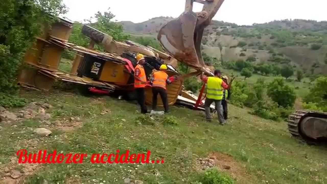 Bulldozer accident... - YouTube